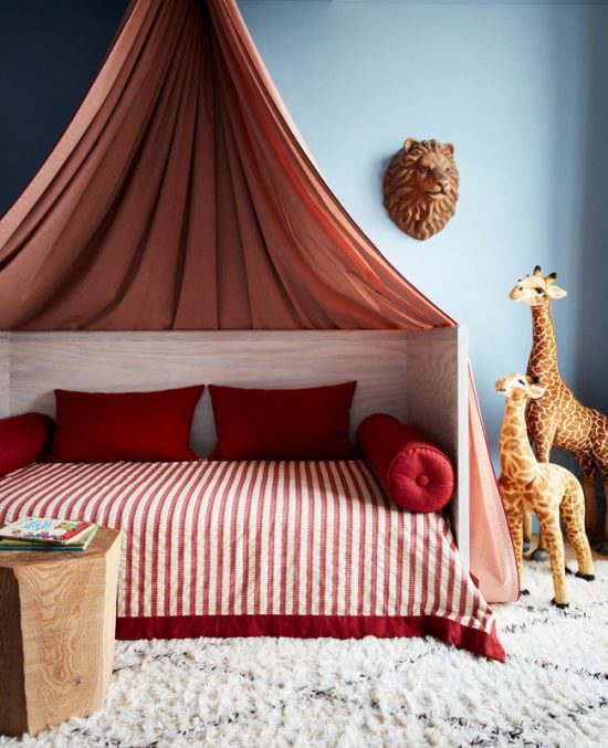 Du rouge et du bleu pour la déco d’une chambre de garçon | My Blog Deco