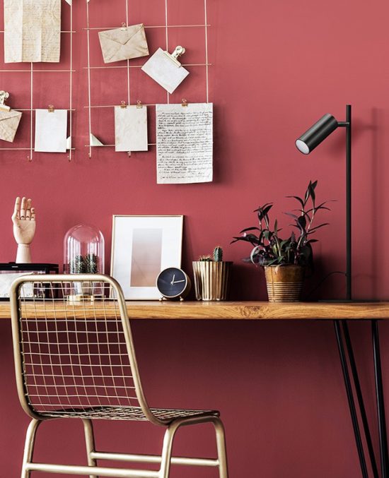 Une déco en rouge et bois dans le bureau | My Blog Deco